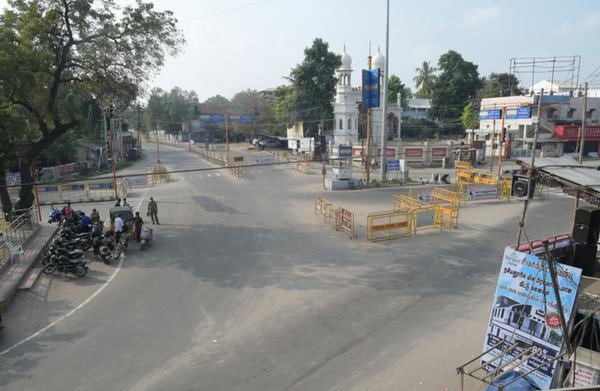 Lockdown almost total in Erode, Salem districts - The Hindu