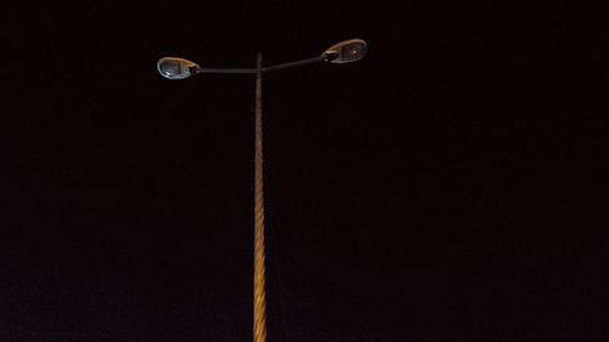 Poor street light maintenance casts shadow on Corporation - The Hindu