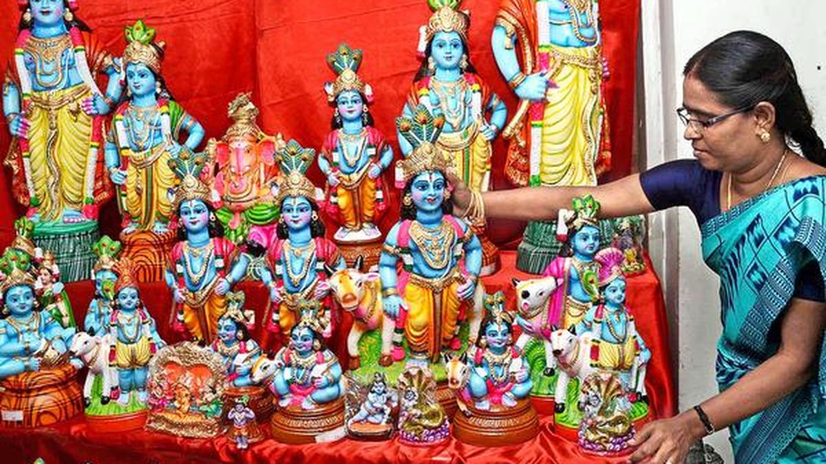 ‘Krishna Darshan’ exhibition under way at Poompuhar - The Hindu