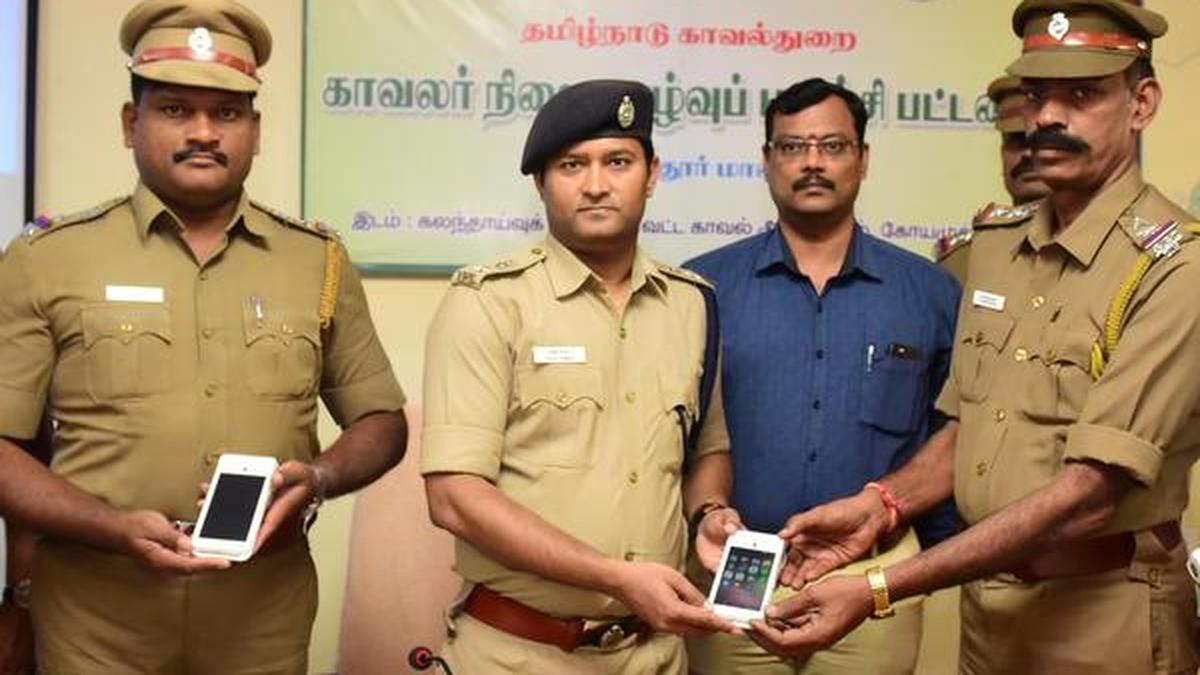 Traffic police get e-challan devices - The Hindu