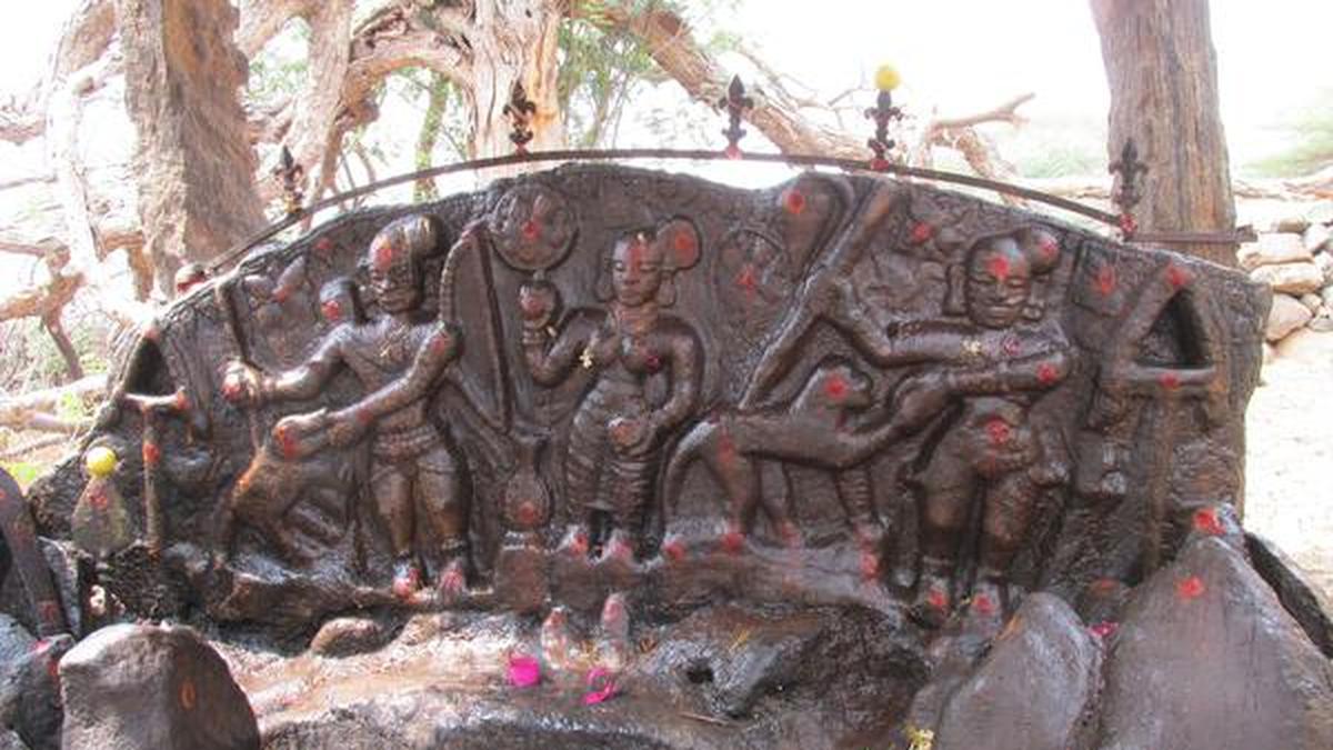 Inscription throws new light on hero stone - The Hindu