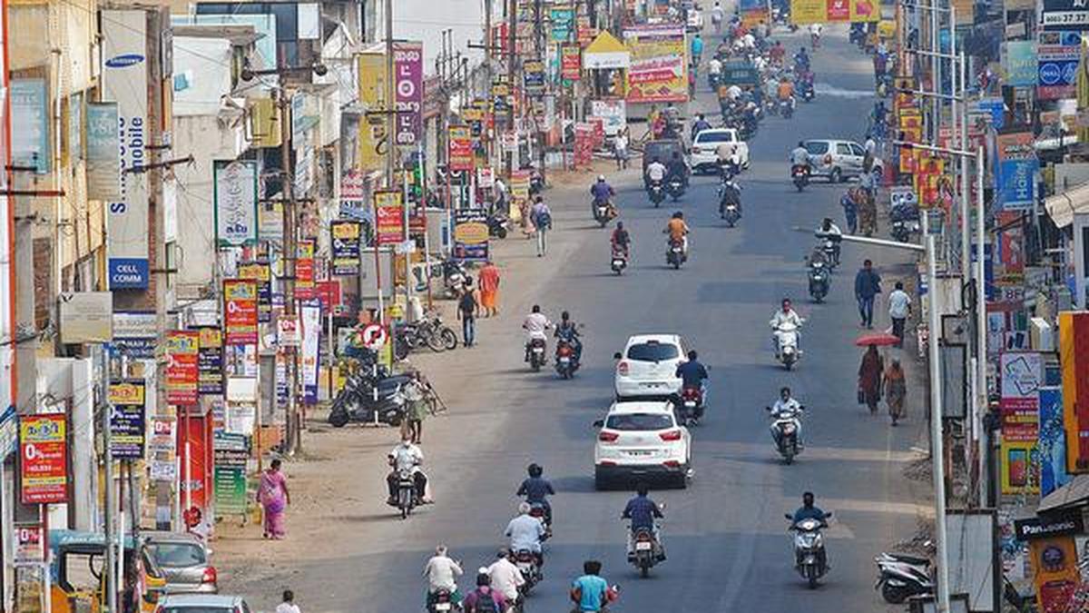Two-way traffic resumes on Mettur Road - The Hindu
