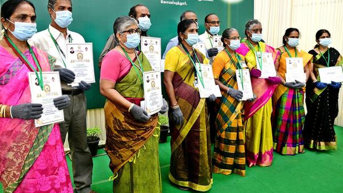 Teachers honoured with Radhakrishnan Award - The Hindu