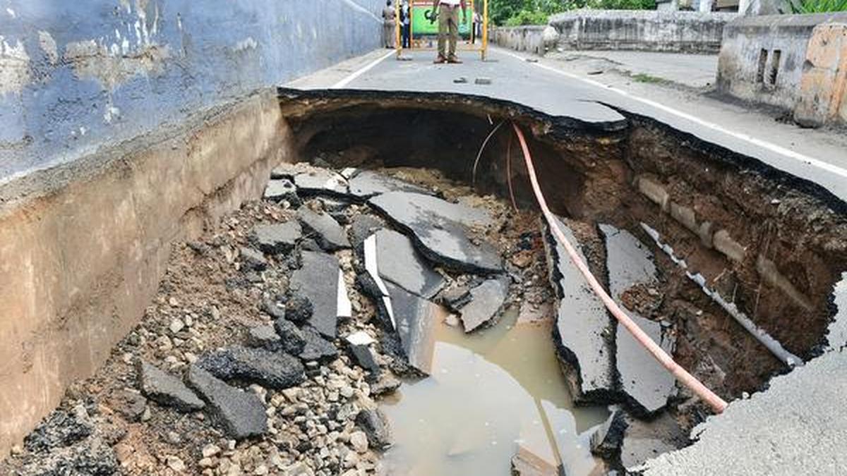 Road caves in after UGD line bursts - The Hindu