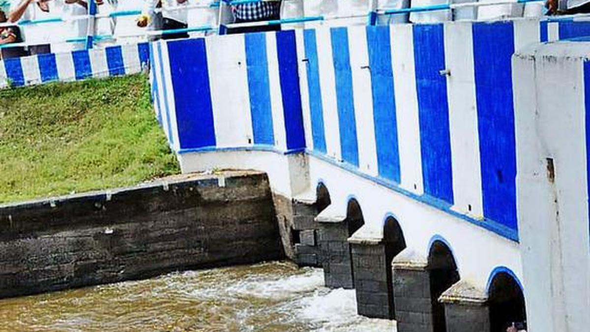 Water released into Kalingarayan, Arakankottai - Thadapalli canals ...