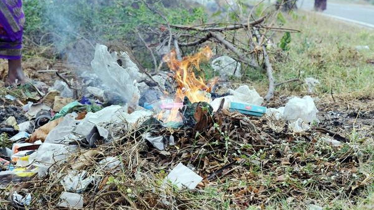 Burning of garbage continues in villages - The Hindu