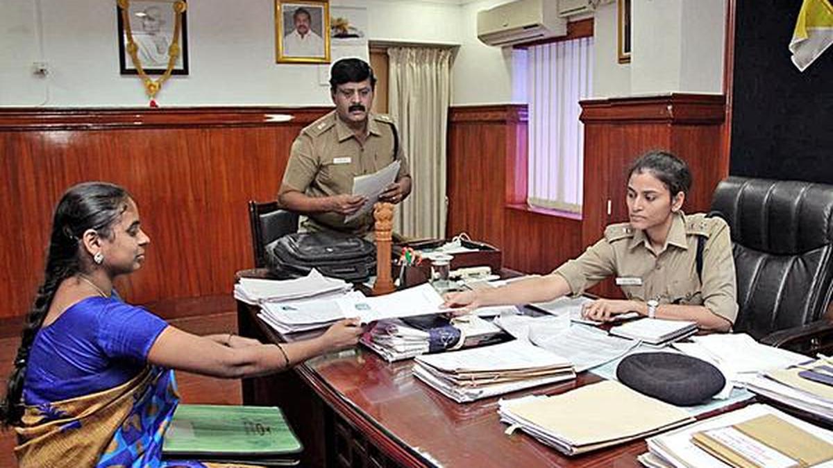 Mahila Police Volunteers to fight crime against women in Salem - The Hindu