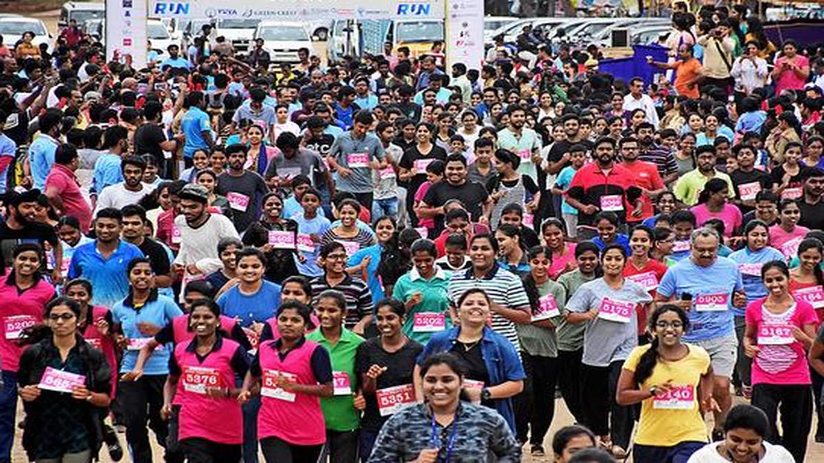 More than 12,000 take part in marathon - The Hindu