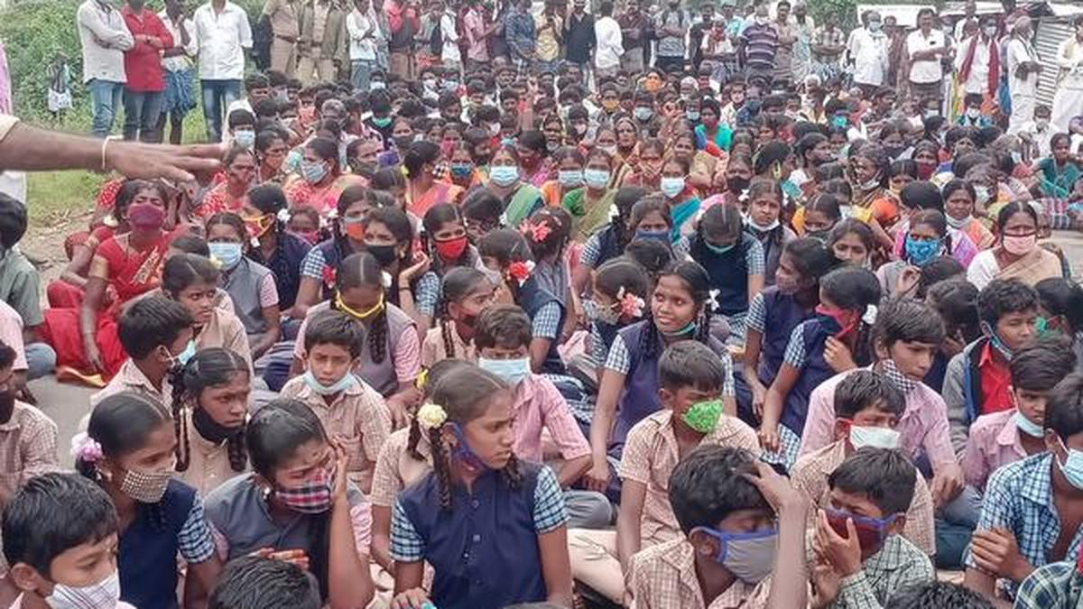 Villagers stage protest demanding bridges across forest streams in ...