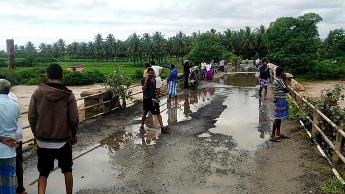 Paambaru bridge out of bounds for heavy vehicles - The Hindu
