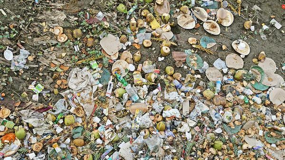 Dumping of garbage continues near Sangameswarar Temple - The Hindu