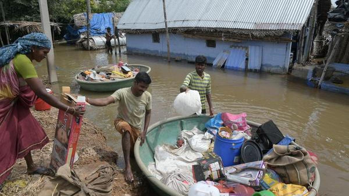 More houses flooded as discharge into River Cauvery goes up - The Hindu