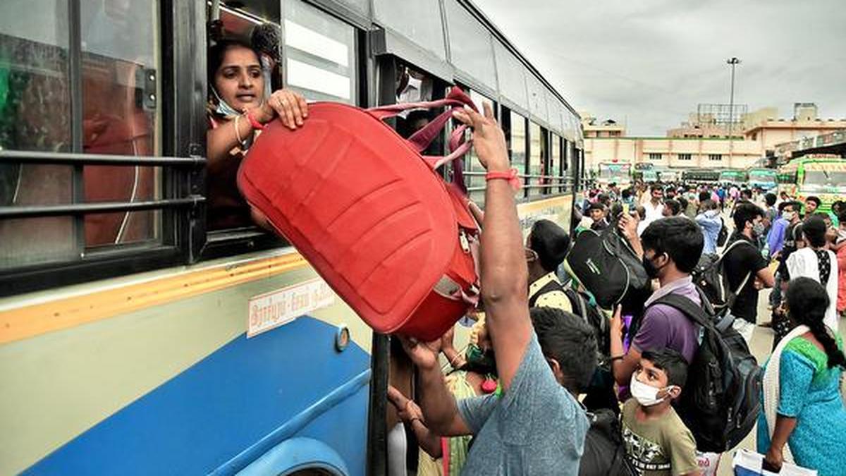 Crowds throng New Bus Stand to return to work place - The Hindu
