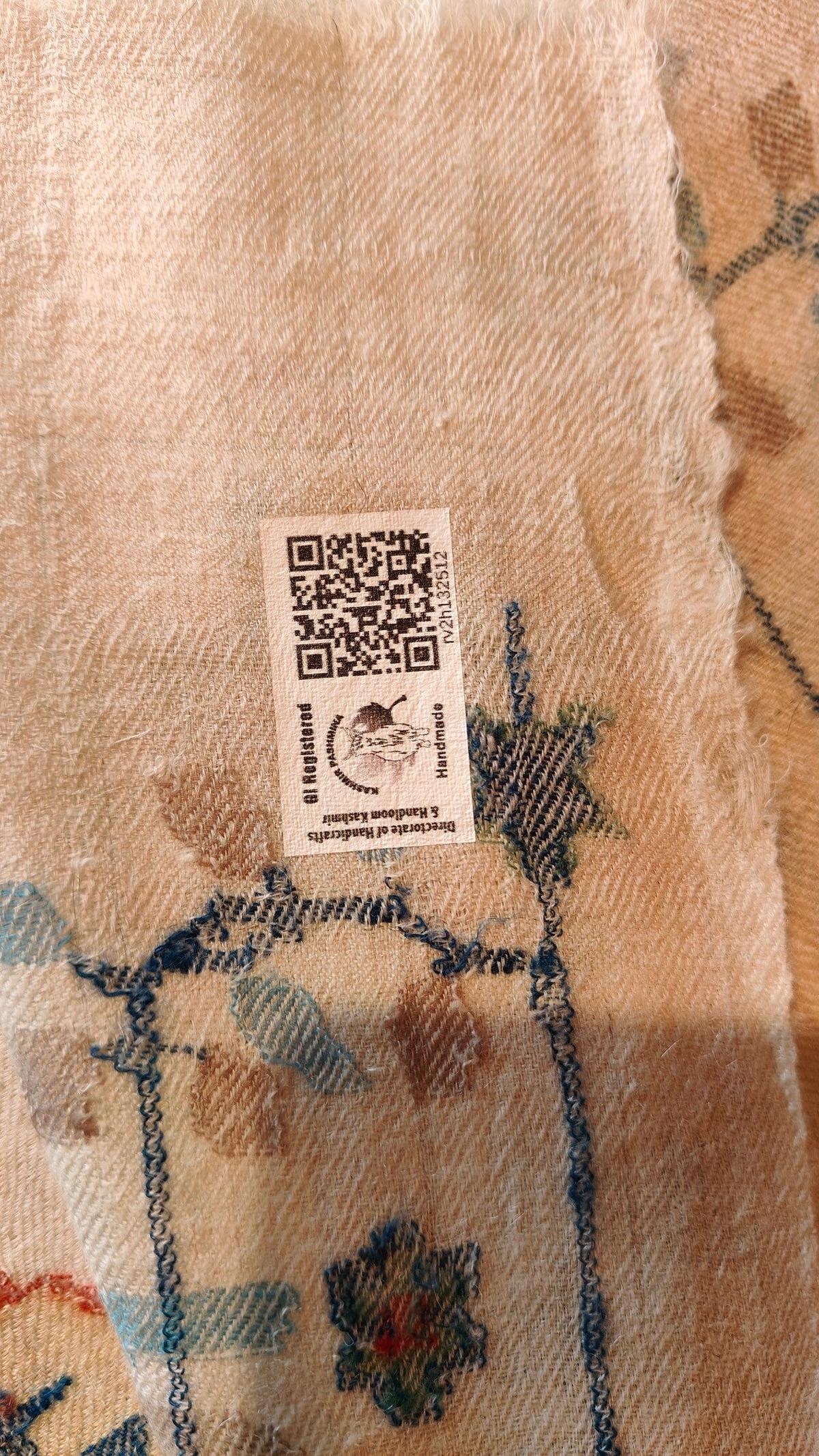 GI tags bring back women artisans to whirring charkhas in Kashmir - The ...