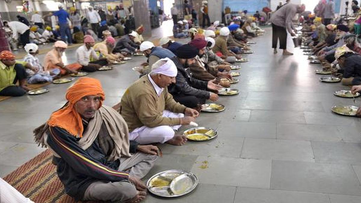 With no jobs, hungry daily wagers turn to langar halls - The Hindu