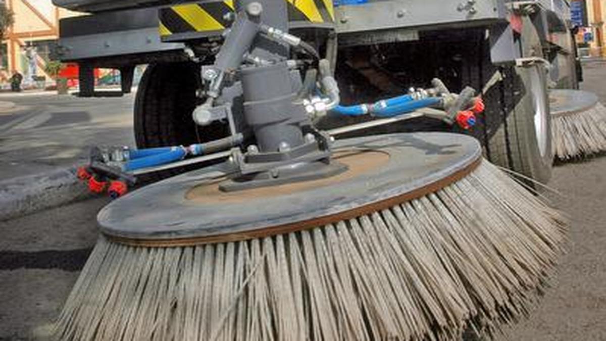 SDMC gets six mechanical sweepers - The Hindu