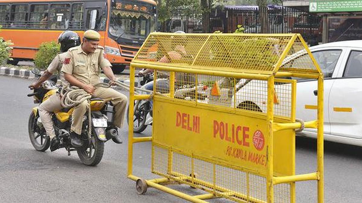 Cops roll out new order on barricades - The Hindu