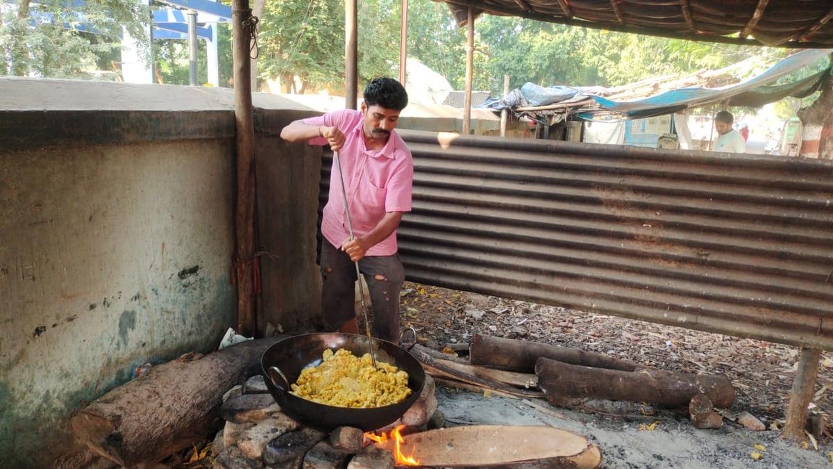 Contesting polls for 22 years in Chhattisgarh, samosa seller enters the ...