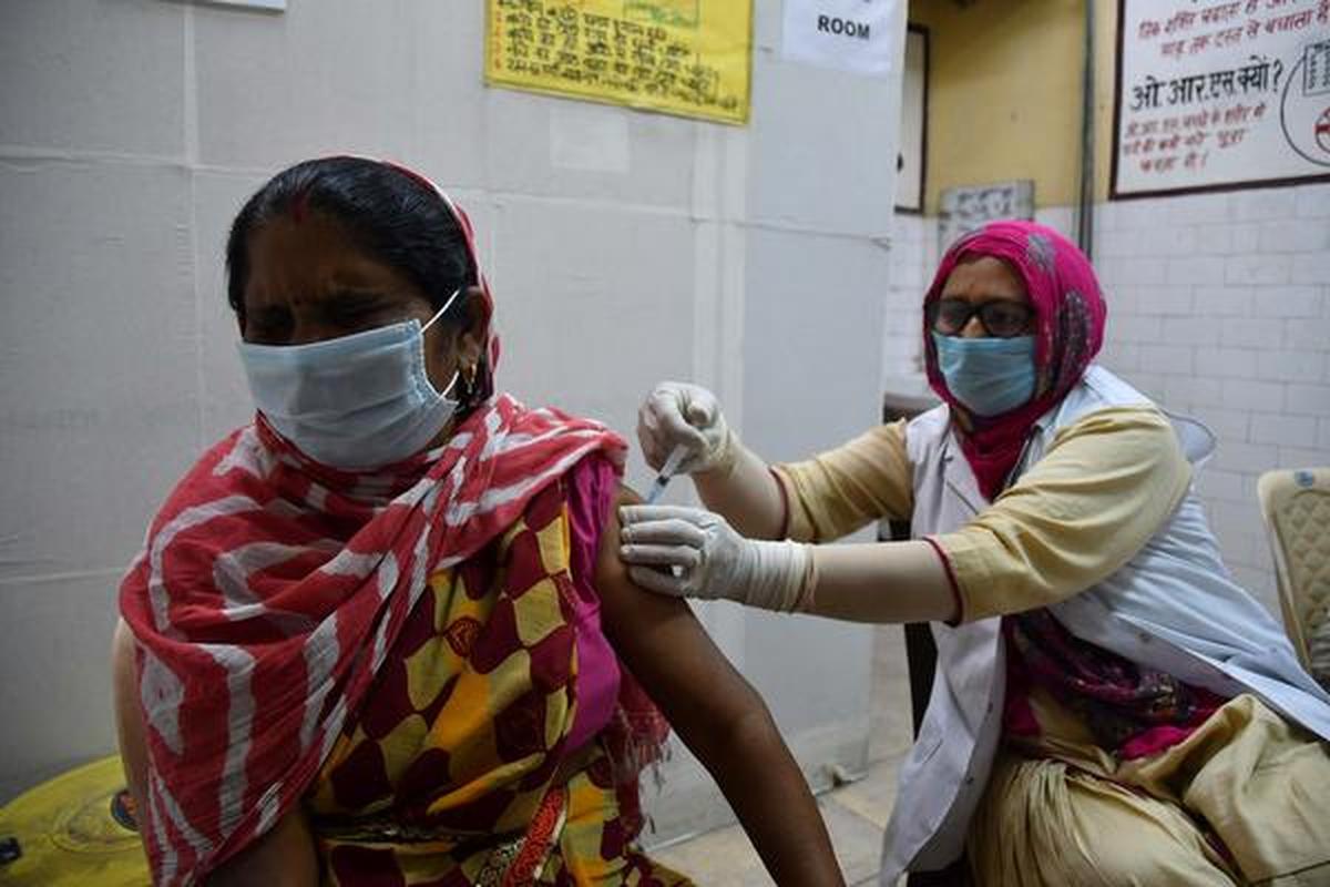 Samaritans lend a helping hand amid unprecedented infections - The Hindu