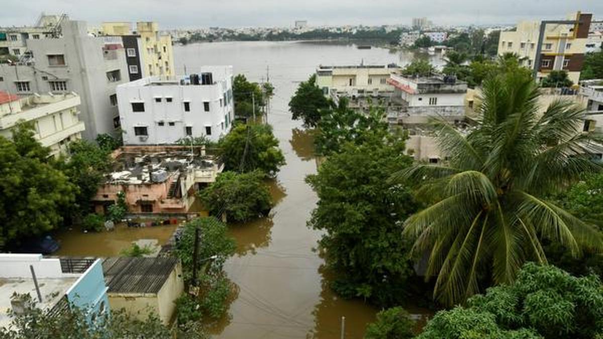 Saroornagar lake submerges many localities, residents scurry for cover ...
