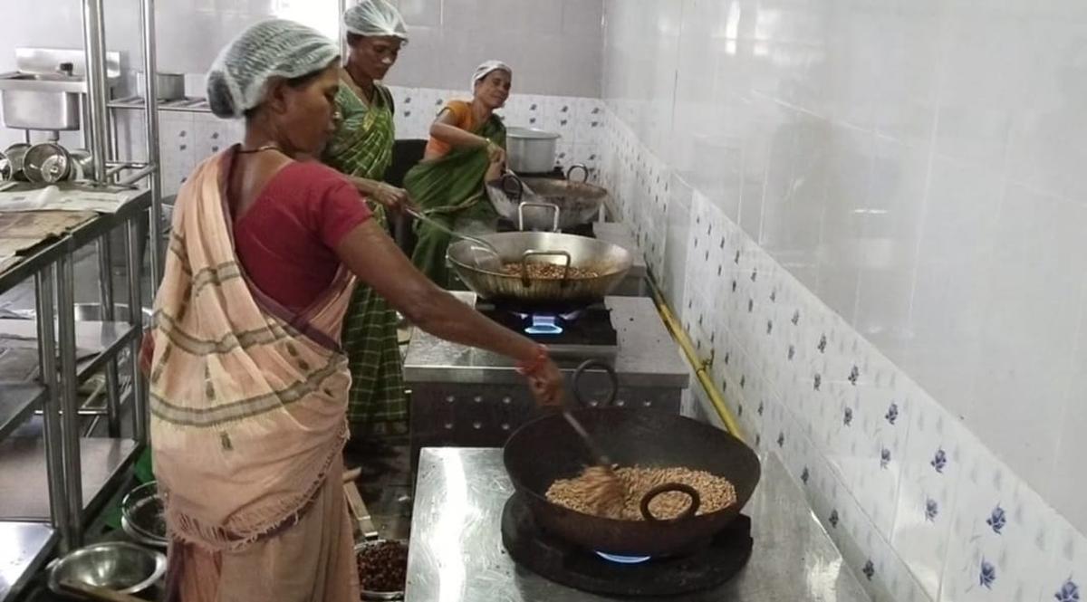 PM Modi all praise for iron-rich ‘Mahua laddus’ made by Adivasi women ...