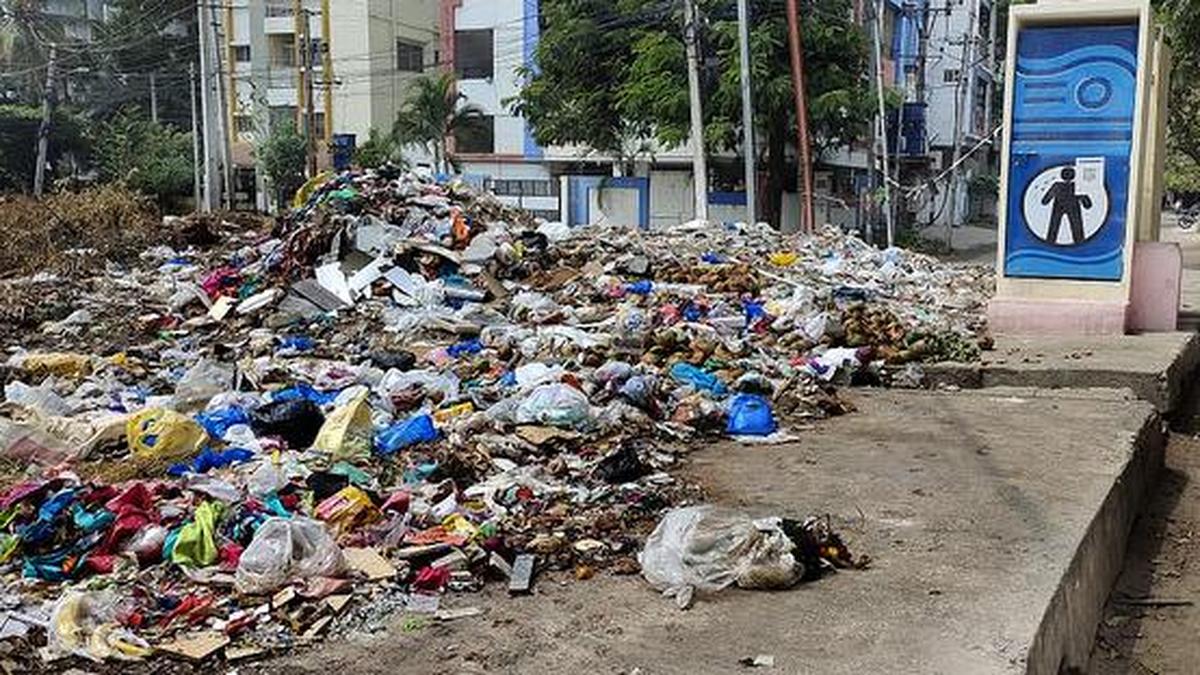 Hyderabad stinks up as garbage remains uncleared - The Hindu