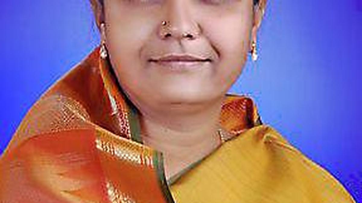 Congress leader Sunitha Laxma Reddy joins TRS - The Hindu