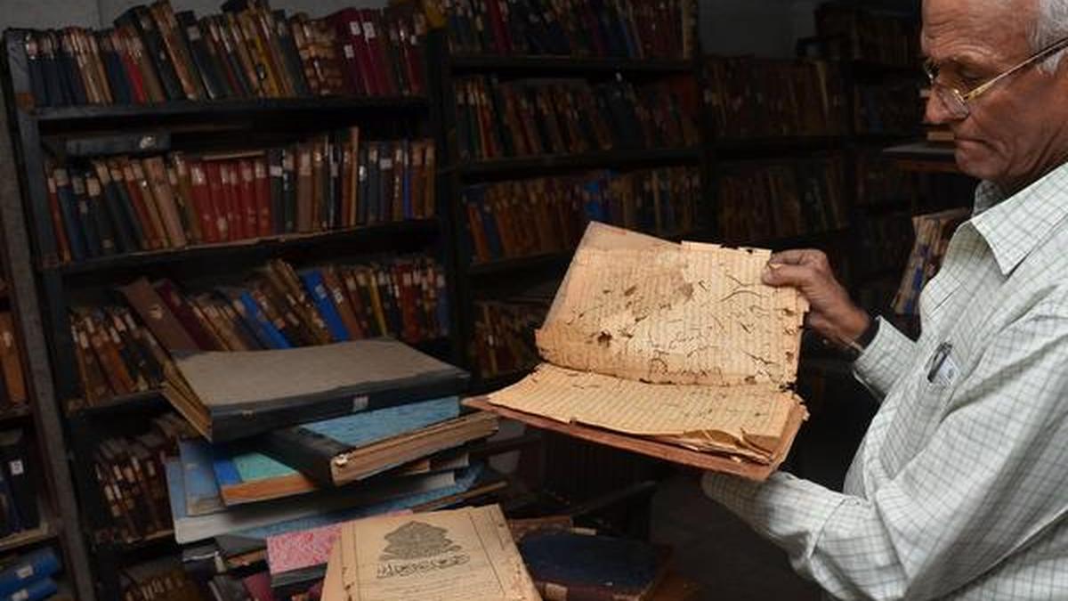 A century-old Urdu institute goes digital - The Hindu