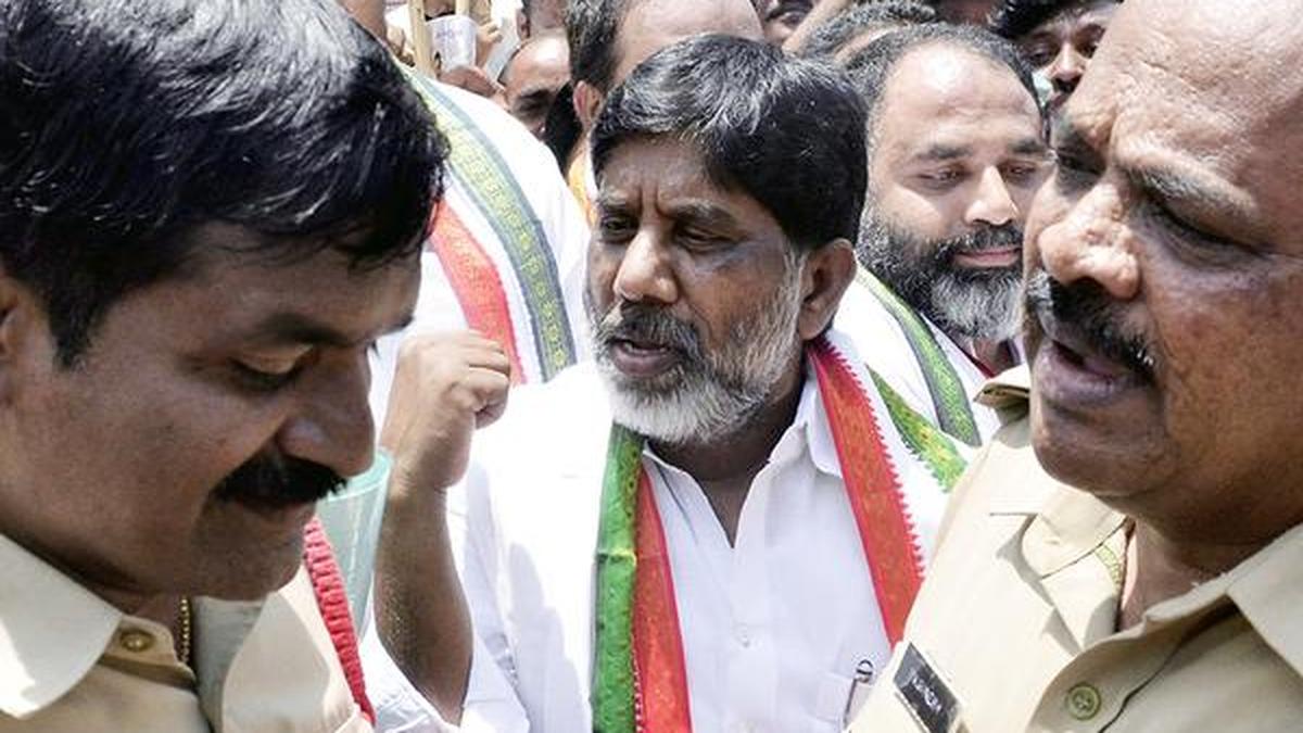 Congress stages protests across State on Sircilla incident - The Hindu