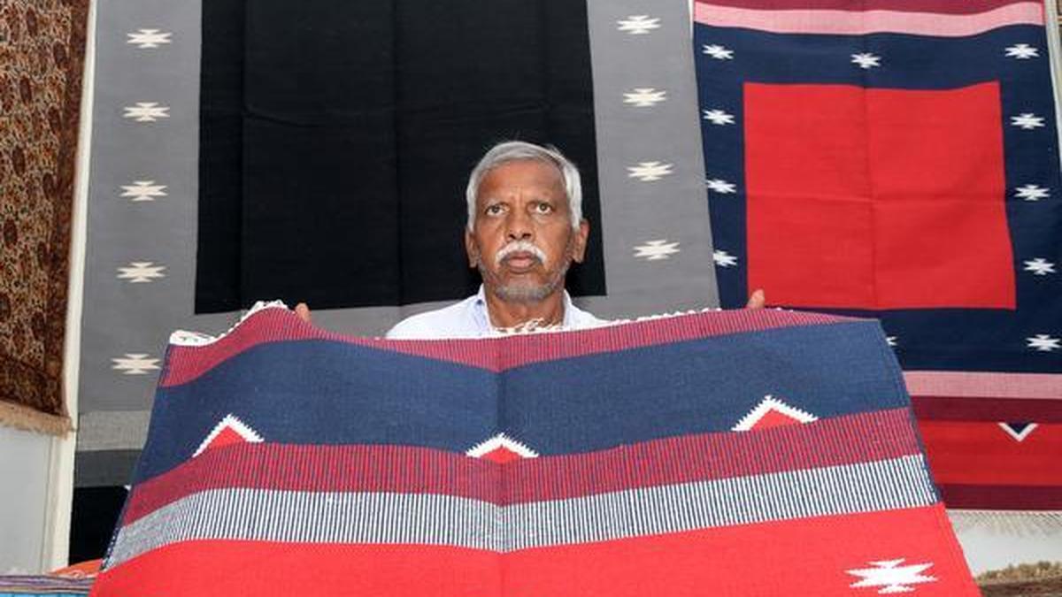 GI tag for Warangal dhurries brings hope to weavers - The Hindu