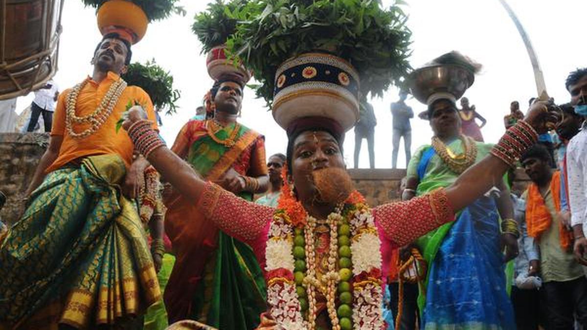 Bonalu festivities commence on a grand note - The Hindu
