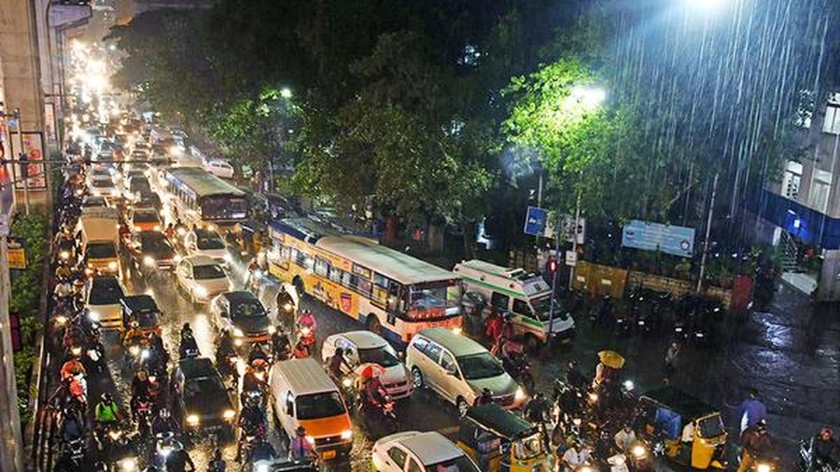 Hyderabad rain woes overflow on social media - The Hindu