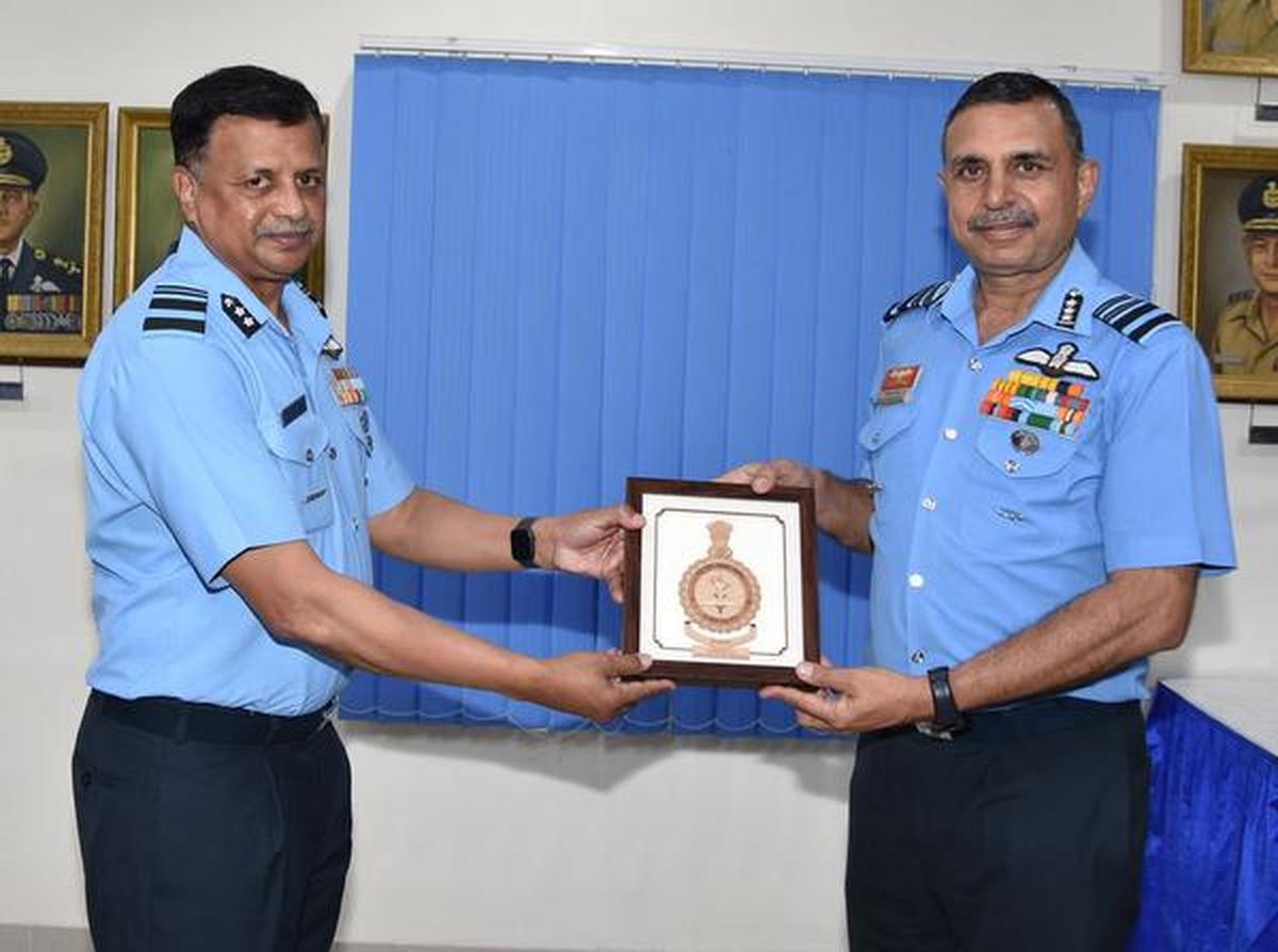 IAF officer visits air warfare college - The Hindu
