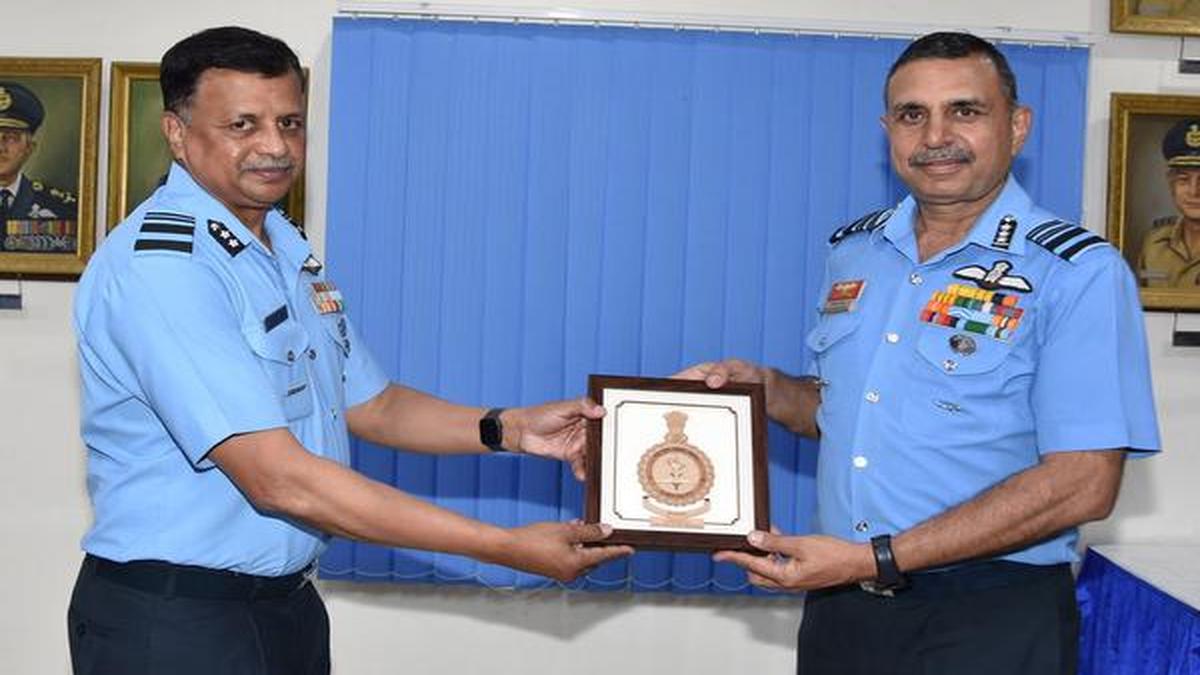 IAF officer visits air warfare college - The Hindu