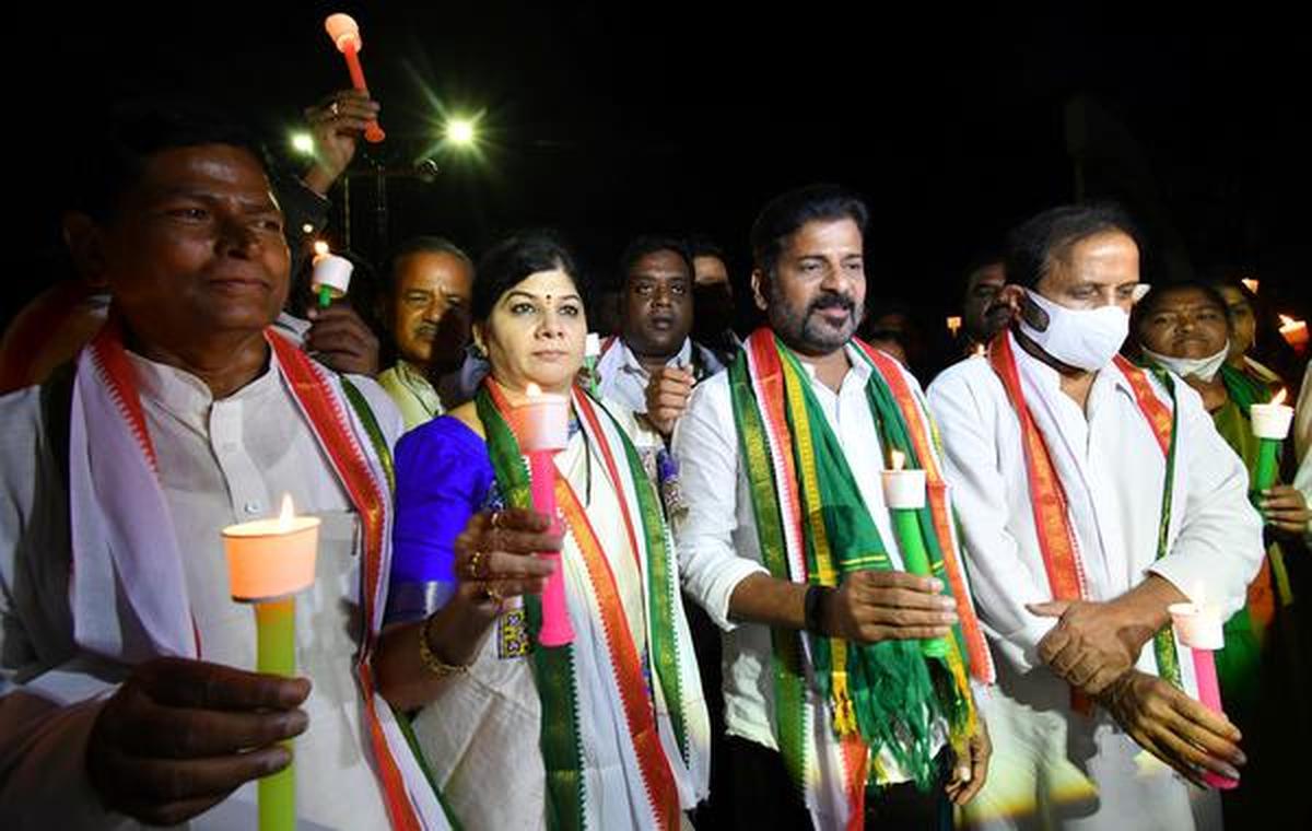 Congress candle rally for farmers who lost their lives - The Hindu