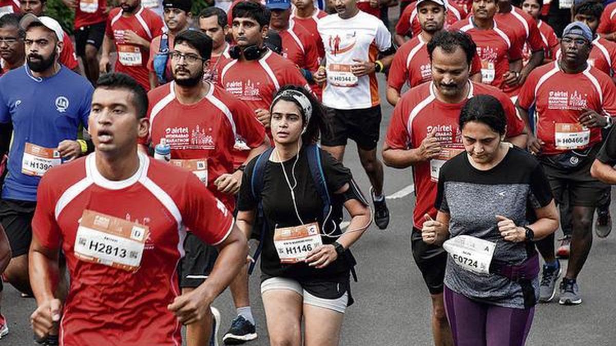 Record turnout for Hyderabad marathon - The Hindu