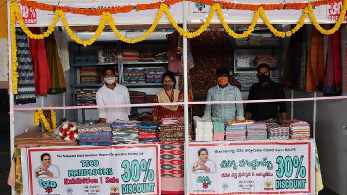 Handloom stalls in 5 railway stations - The Hindu