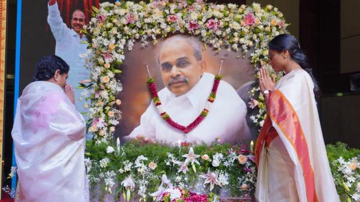 Leaders mentored by YSR skip death anniversary - The Hindu