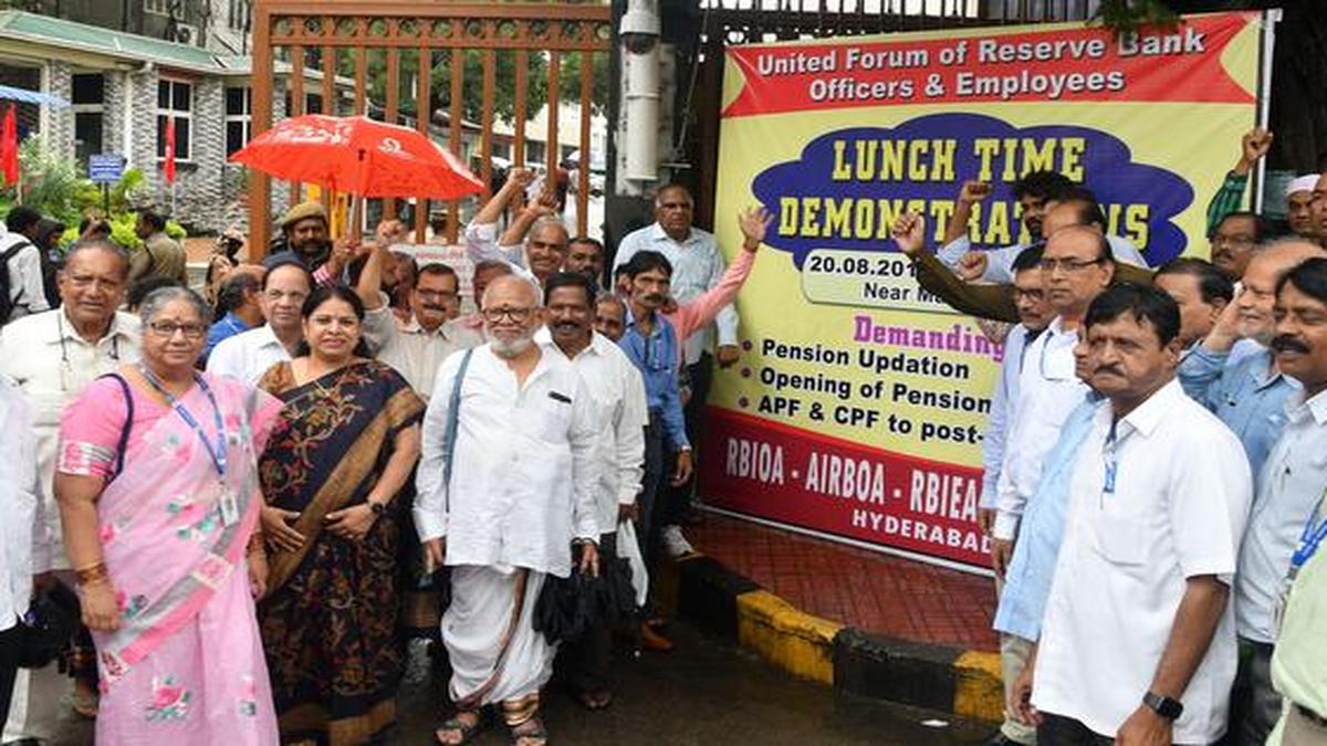 RBI staff to go on mass leave - The Hindu