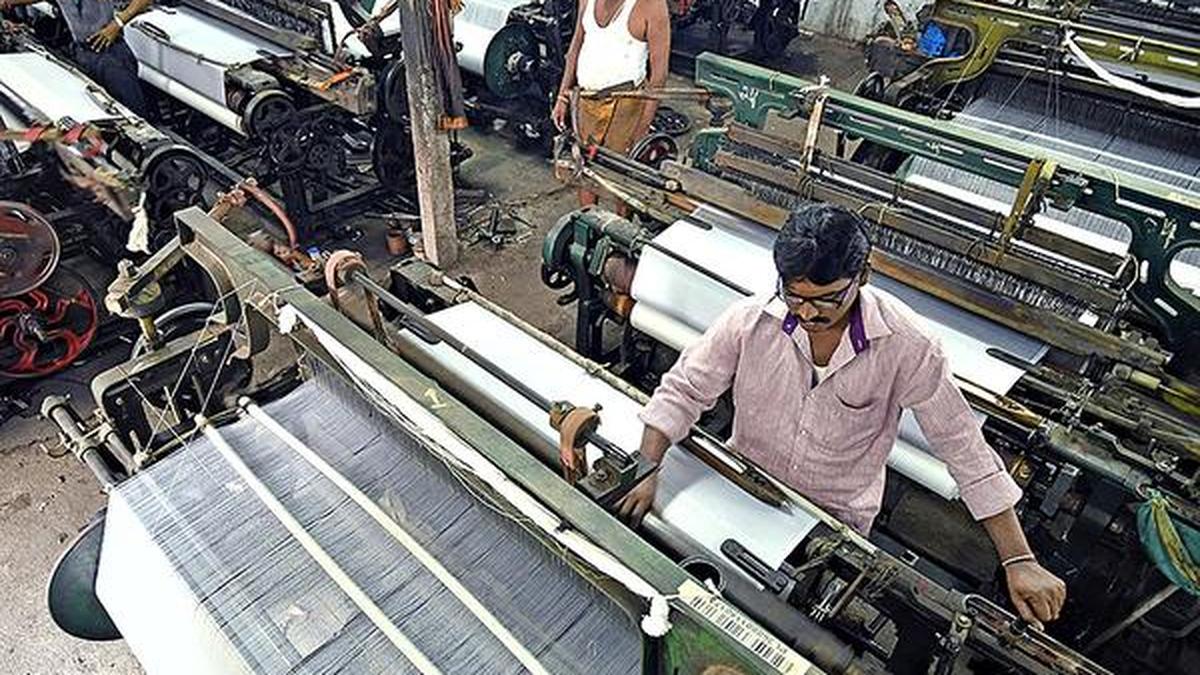 Sircilla weavers get ₹100-cr. order for school uniform - The Hindu