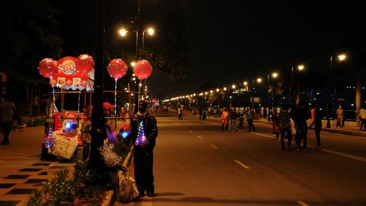 Recreating romance on Tank Bund - The Hindu
