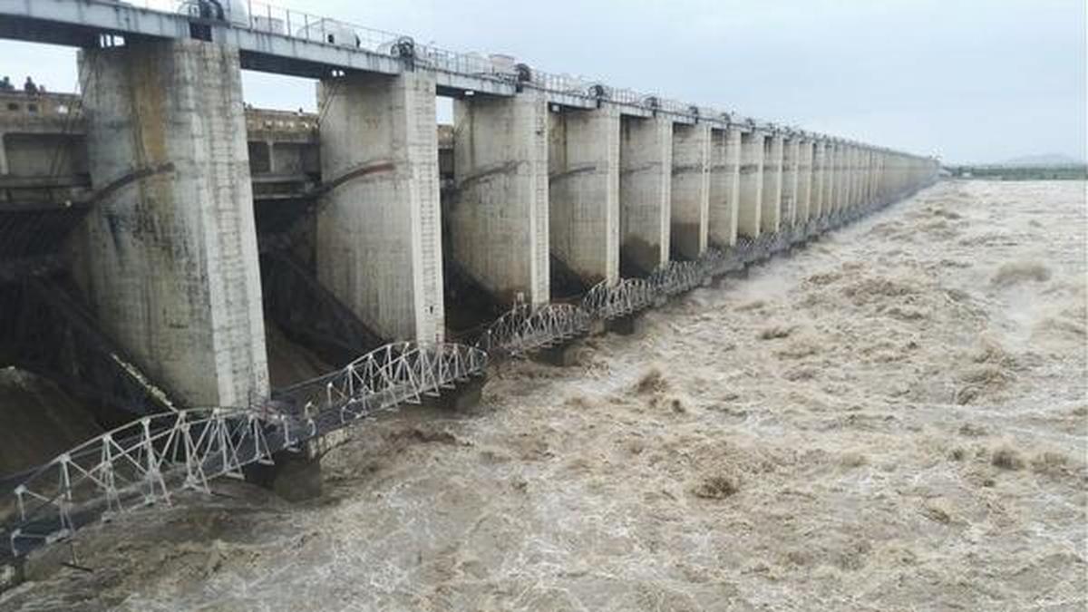 Heavy flood to Jurala, Srisailam - The Hindu
