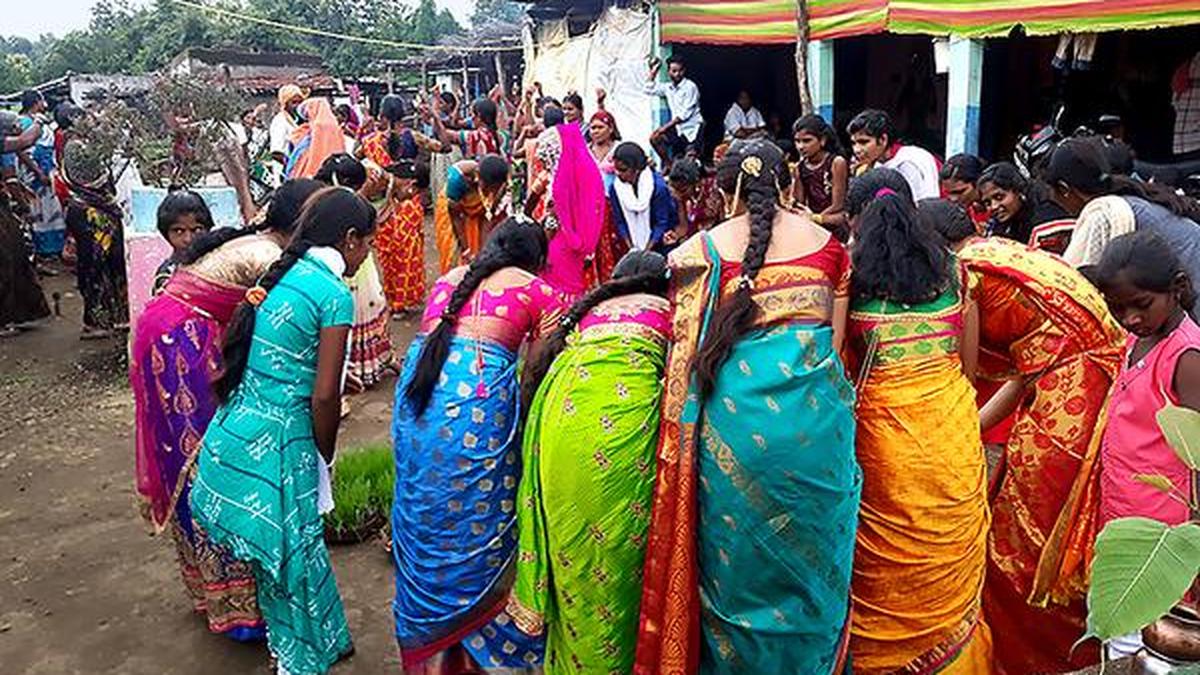 Teej concludes on colourful and high note - The Hindu