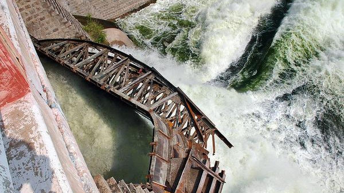 Failed crest gate will be replaced within 48 hours: Minister - The Hindu