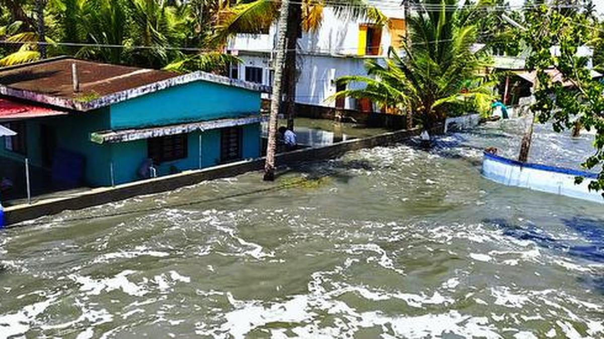 Chellanam gets flooded for the second consecutive day - The Hindu