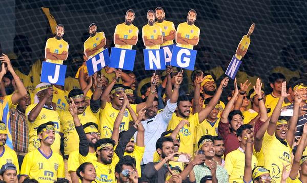 Kerala Blasters’ fans go into a frenzy ahead of match - The Hindu