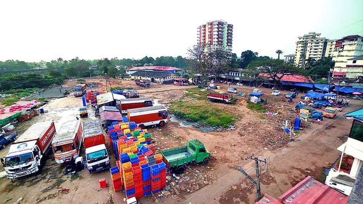 Construction of Aluva municipal market in limbo - The Hindu