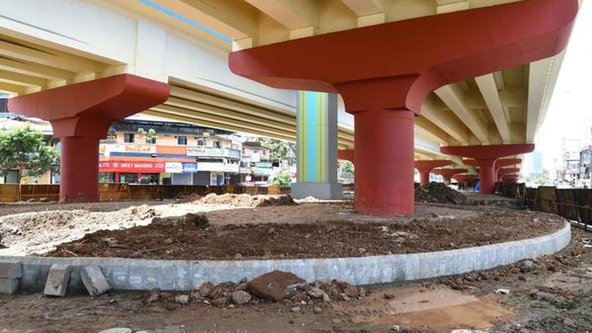 Vyttila flyover to have height gauge on either side - The Hindu
