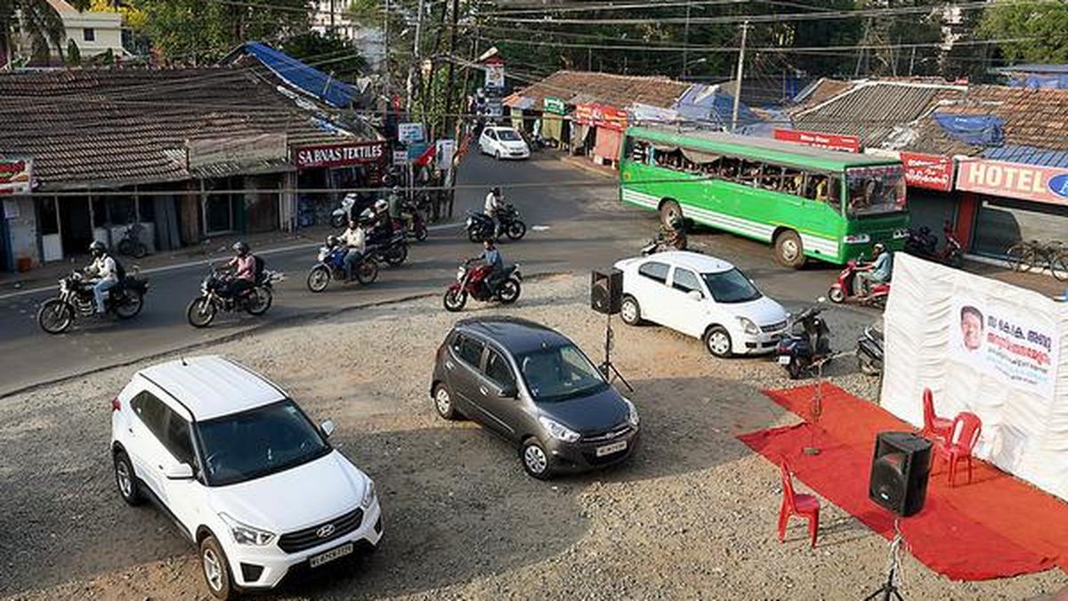 Call to widen Thammanam-Pullepady Road gets louder - The Hindu