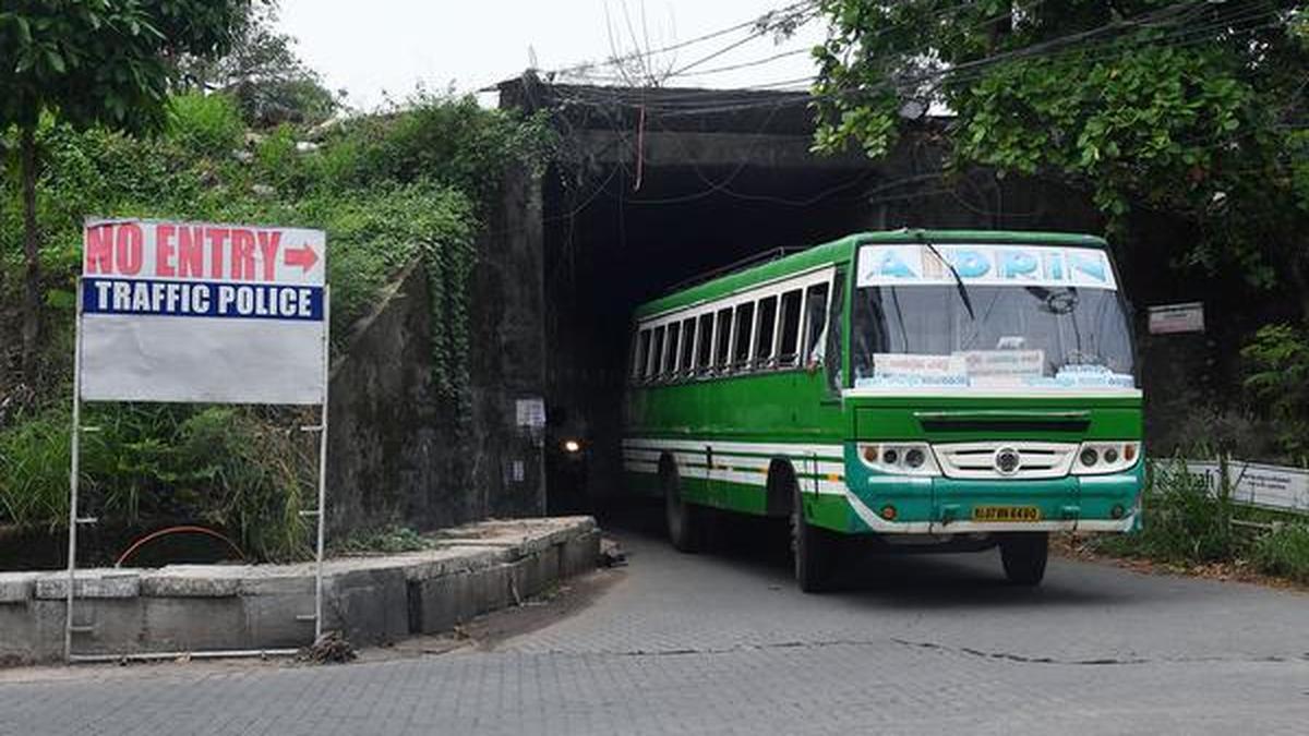 Police recommend structural changes to decongest Vyttila - The Hindu